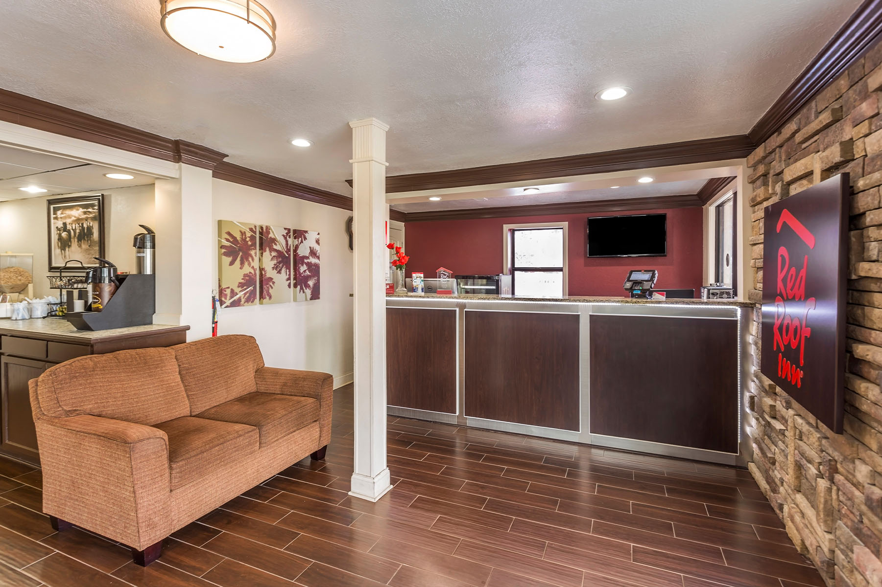 Red Roof Inn | Professional Photography And Virtual Tours